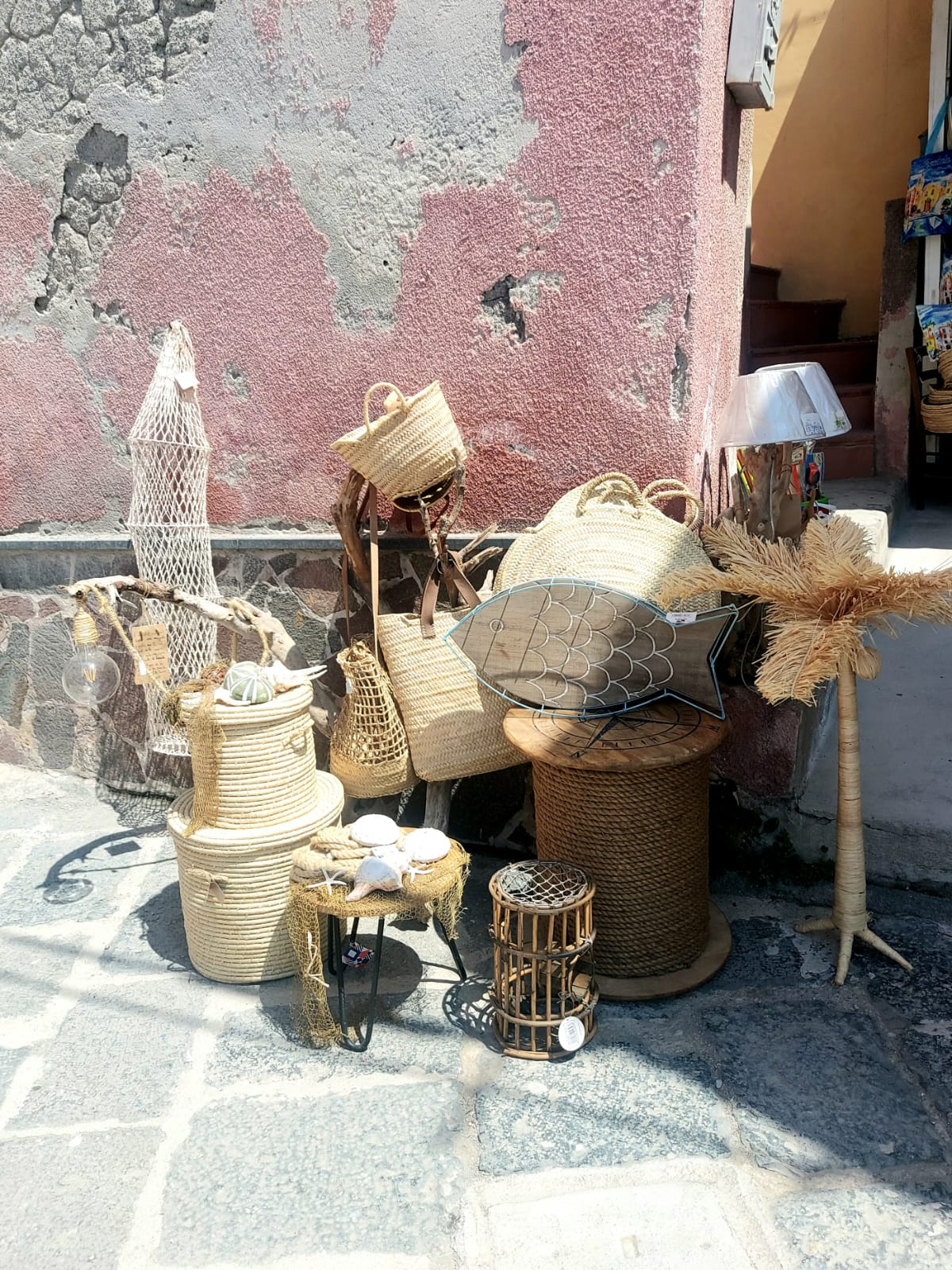 Portare il negozio al di fuori: un giro tra le botteghe artigiane di ...