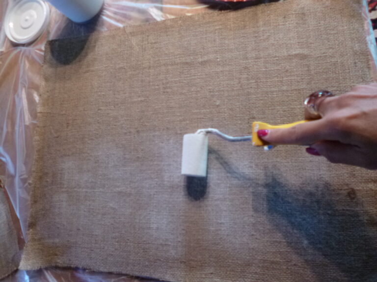 Tecnica pittorica rivisitata su juta con gessetti cretosi - Be-A